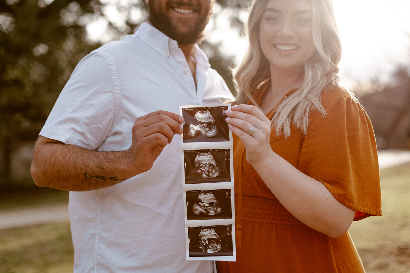 Timeless & Warm Pregnancy Announcement Photos in a Field | Austin, TX ...