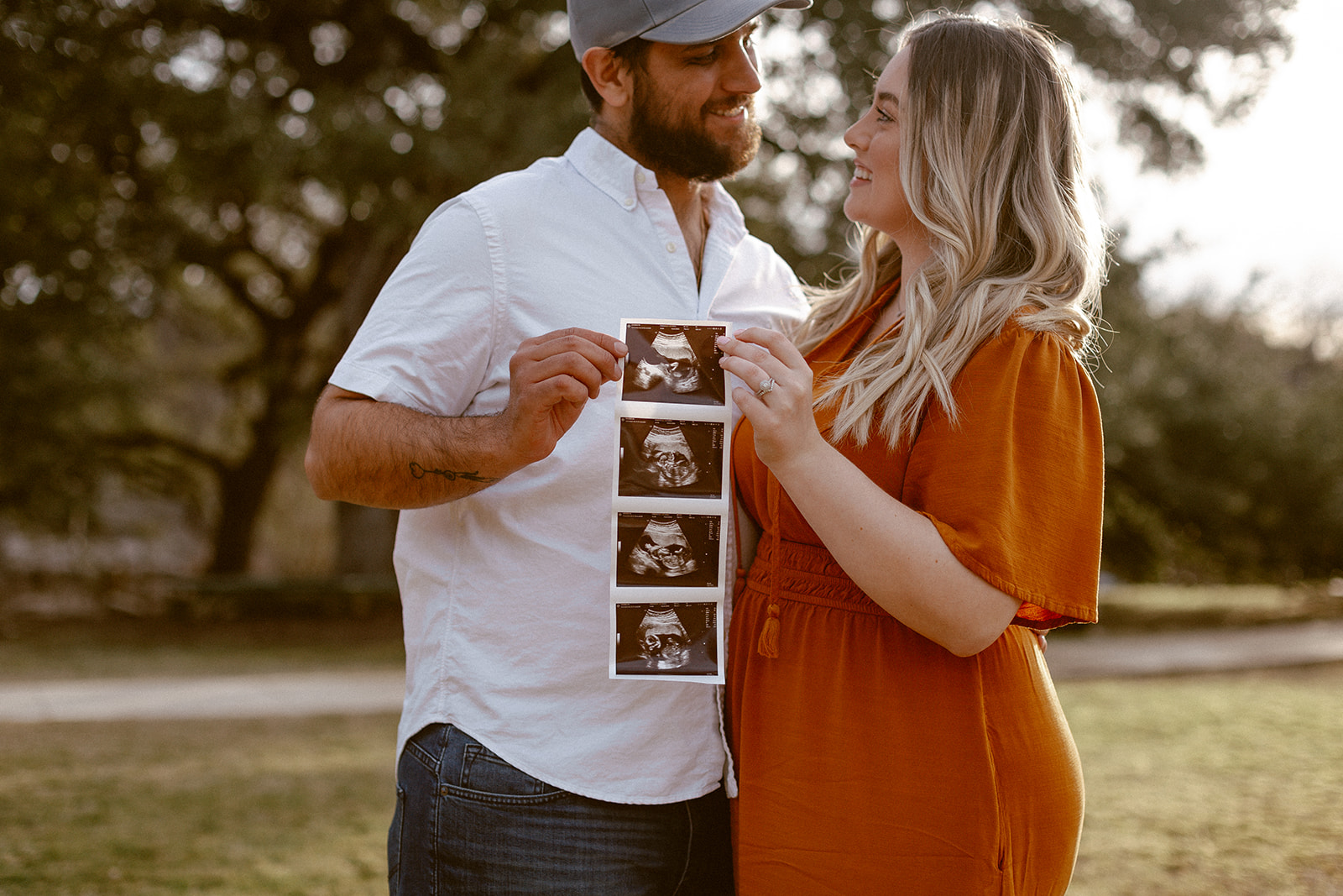 Timeless & Warm Pregnancy Announcement Photos in a Field | Austin, TX ...