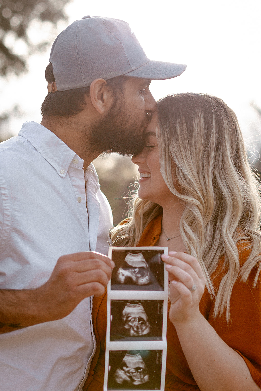 Timeless & Warm Pregnancy Announcement Photos in a Field | Austin, TX ...