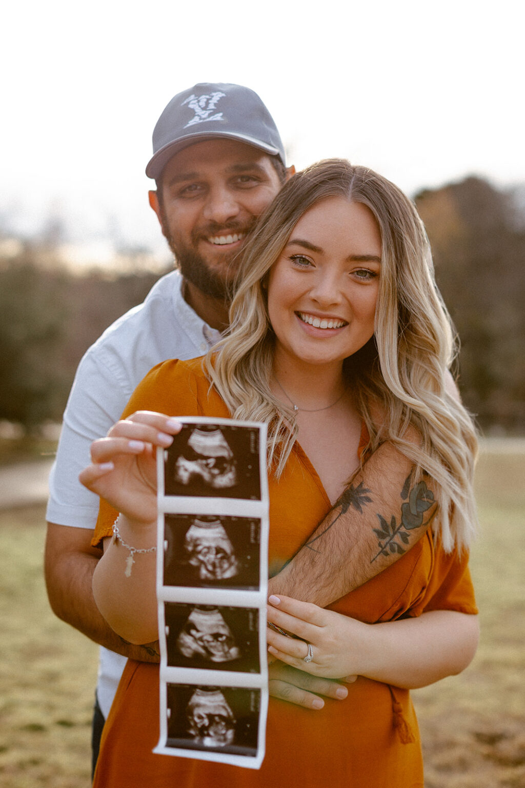 Timeless & Warm Pregnancy Announcement Photos in a Field | Austin, TX ...