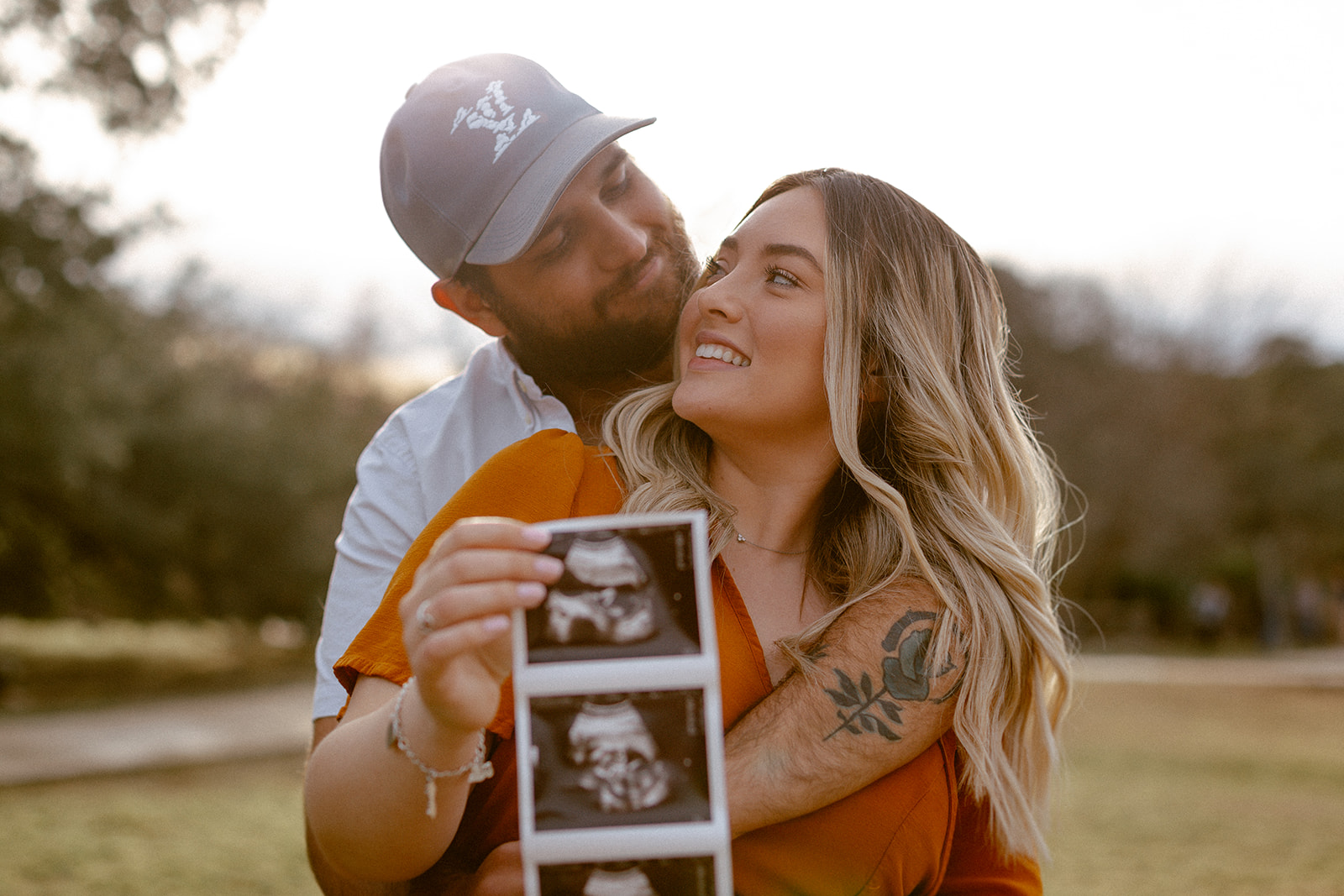 Timeless & Warm Pregnancy Announcement Photos in a Field | Austin, TX ...