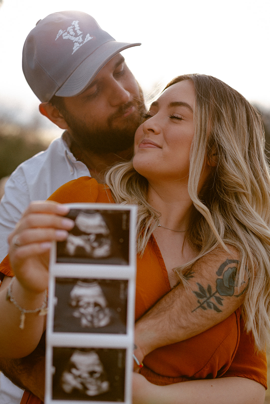Timeless & Warm Pregnancy Announcement Photos in a Field | Austin, TX ...