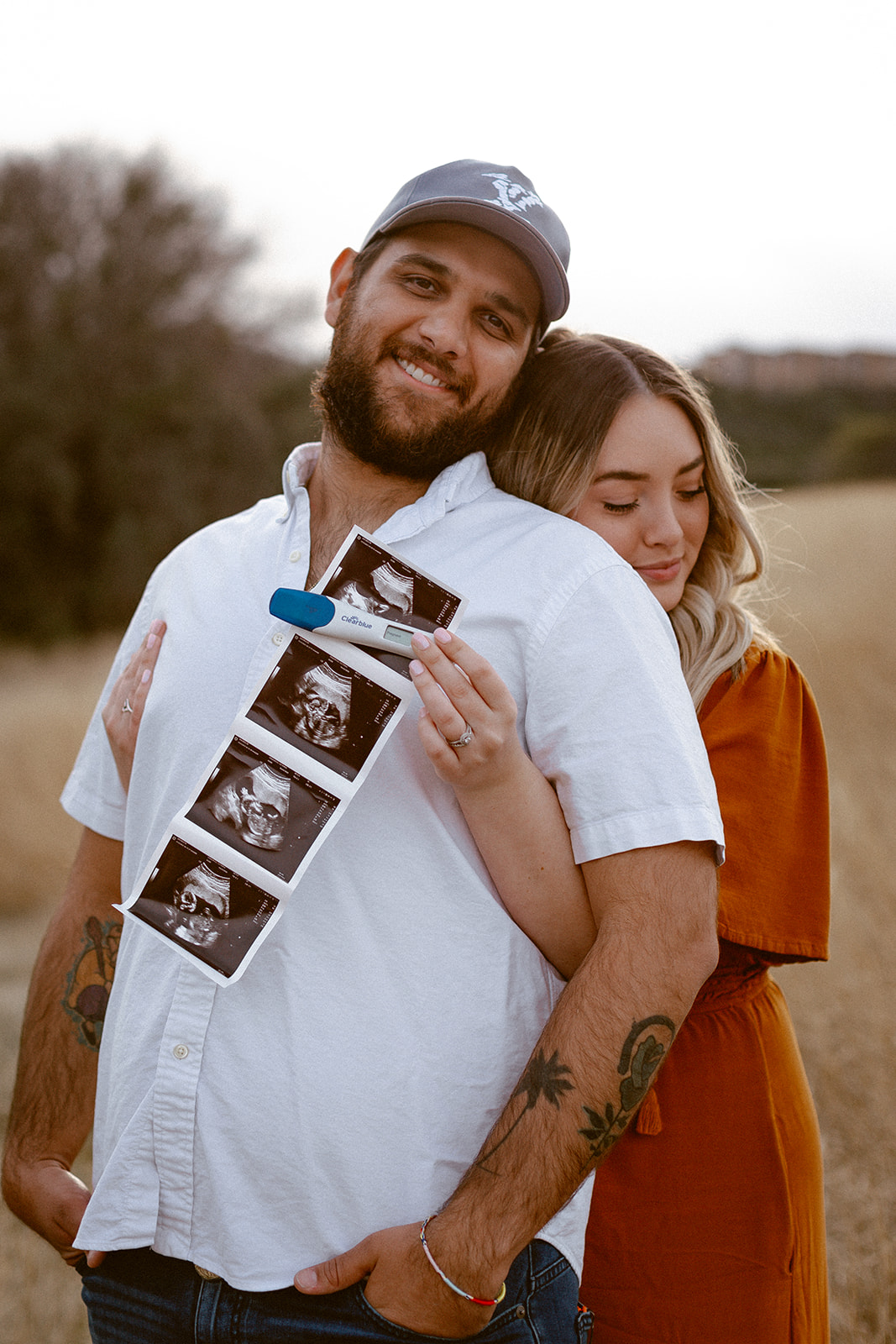 Timeless & Warm Pregnancy Announcement Photos in a Field | Austin, TX ...
