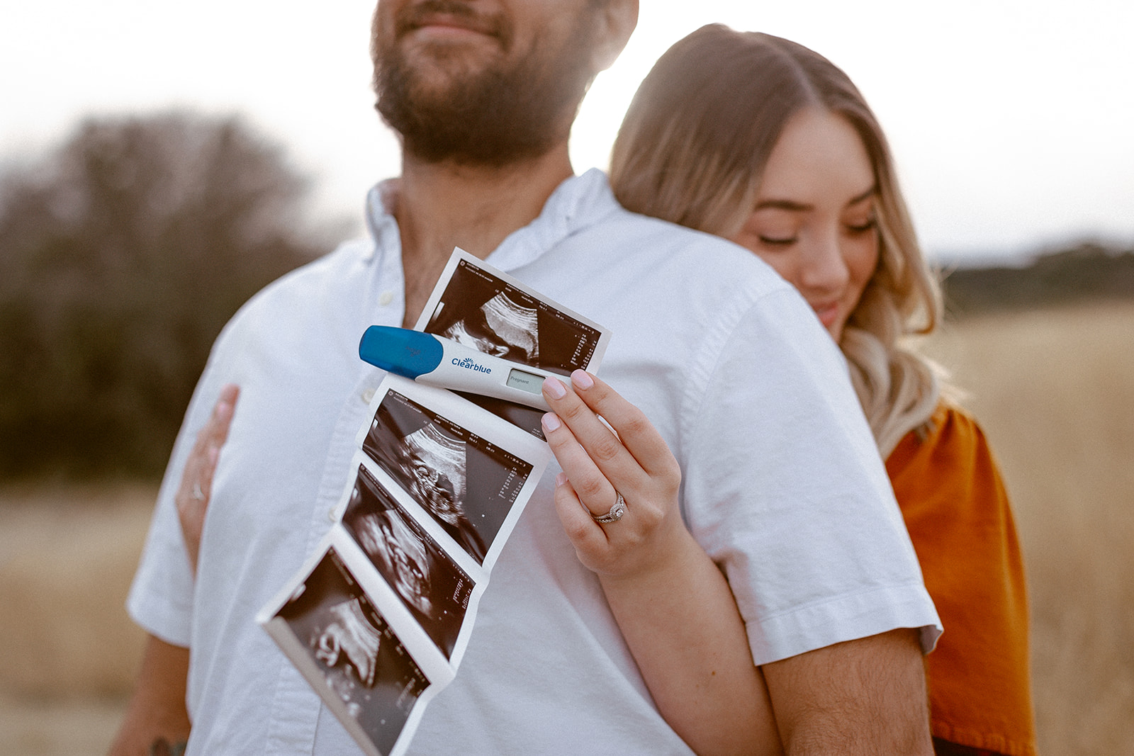 Timeless & Warm Pregnancy Announcement Photos in a Field | Austin, TX ...
