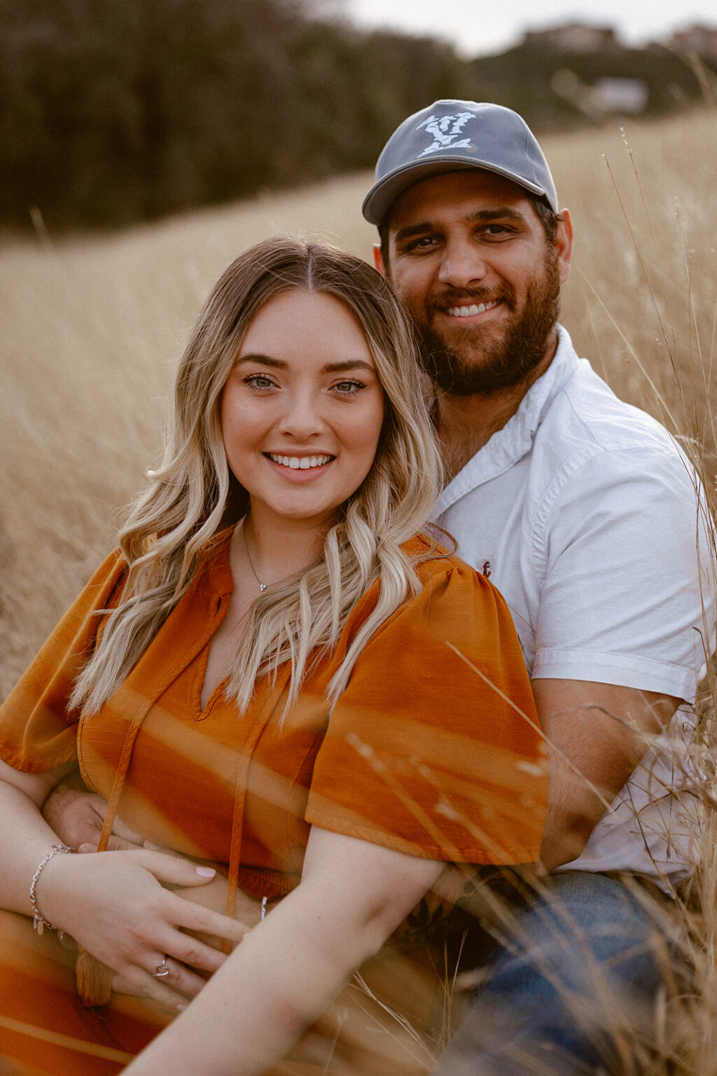 Timeless & Warm Pregnancy Announcement Photos in a Field | Austin, TX ...