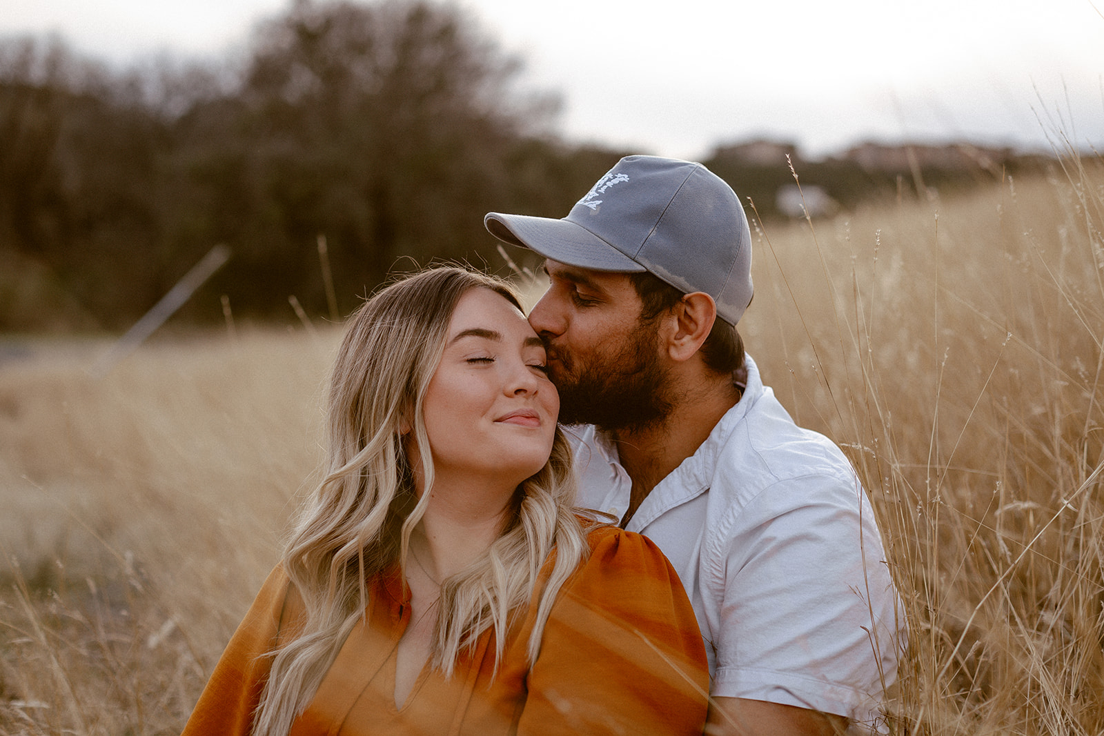 Timeless & Warm Pregnancy Announcement Photos in a Field | Austin, TX ...