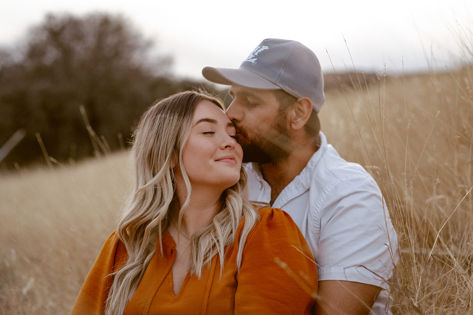 Timeless & Warm Pregnancy Announcement Photos in a Field | Austin, TX ...